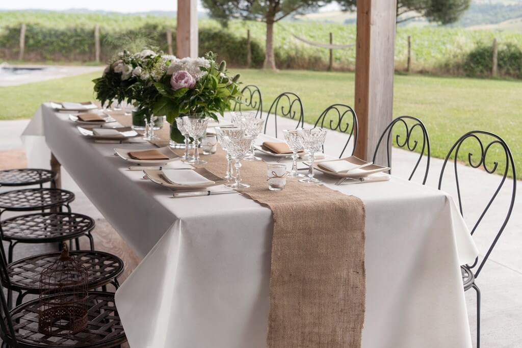 Nappe rectangle intissée blanche 300cm : Nappes jetables sur Sparklers Club