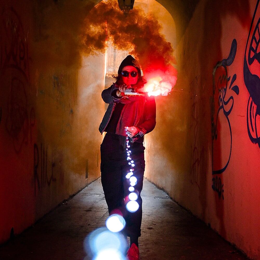 Fumigène Flamme de Bengale ROUGE VIF - Torche durée 40 sec : Flammes de bengale sur Sparklers Club